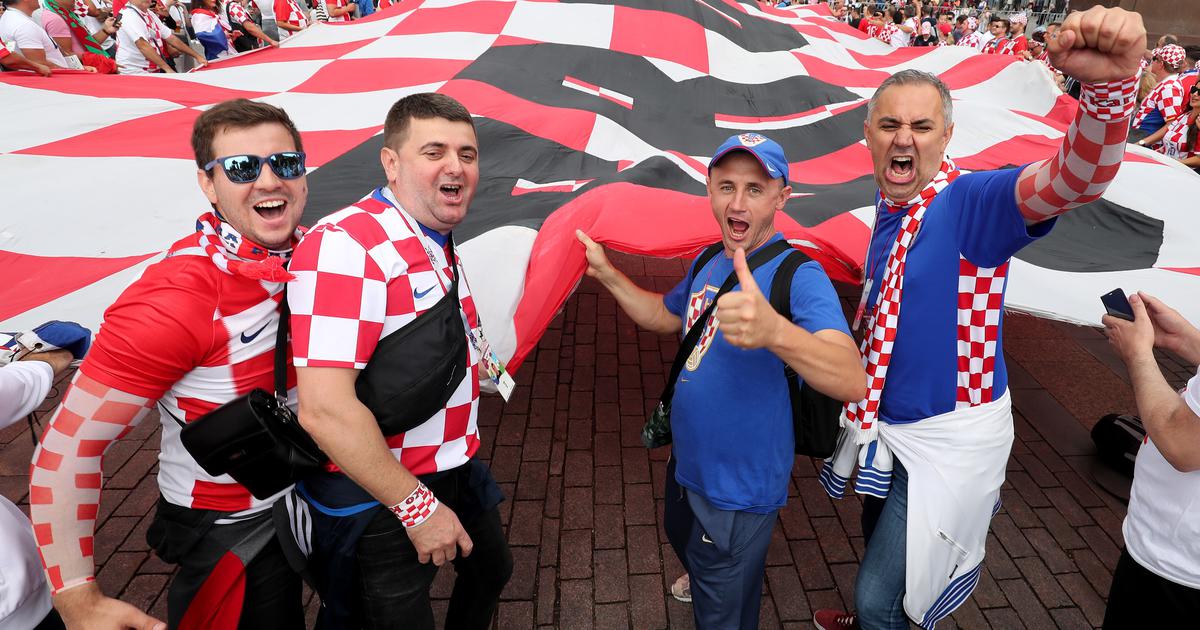 Najveća zastava s 'kvadratićima' stigla u centar Moskve - Večernji.hr