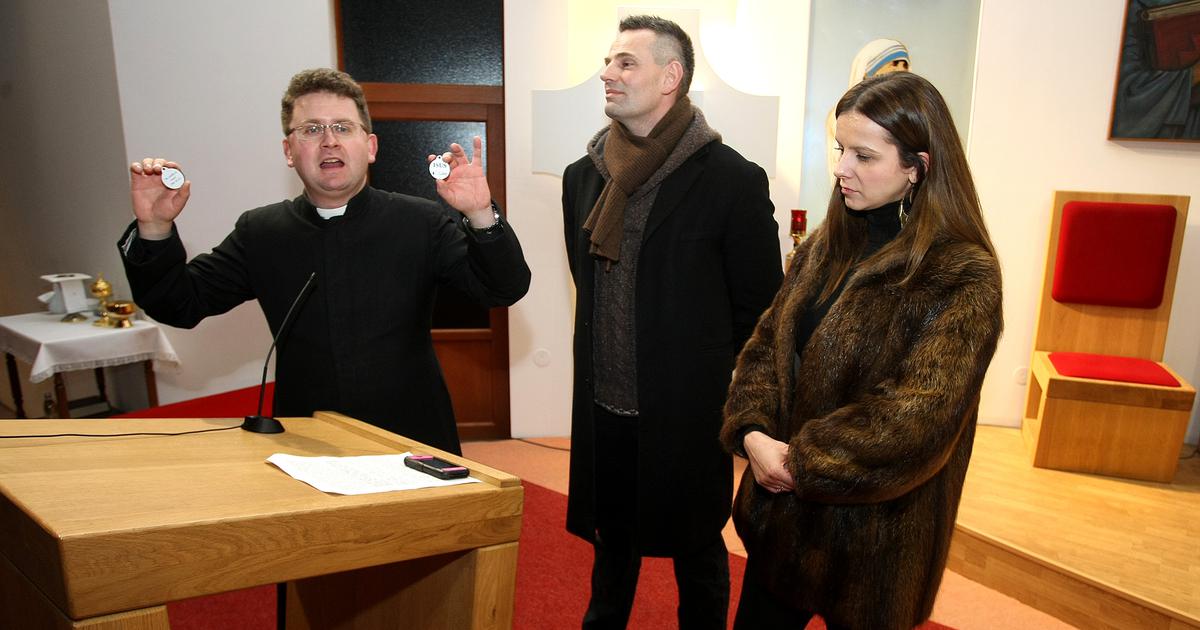 Naša pjevačica rodila u 46. godini, dogodilo se pravo čudo, a njihovu ...