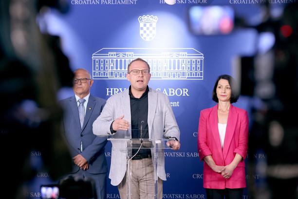 Paradoks moderne demokracije ili: biste li oduzeli državljanstvo onima ...